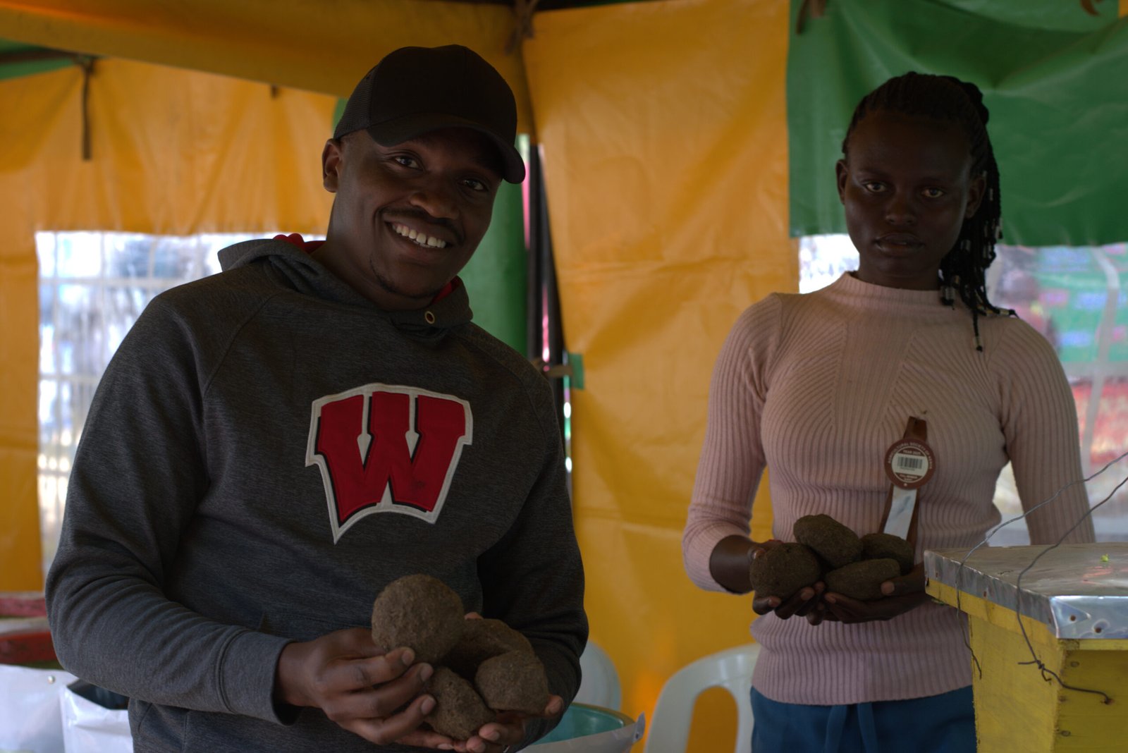 Kenyan students turn cow dung into briquettes for sustainable cooking ...